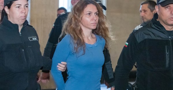 Срещу 10 000 лв. бившият шеф на агенция "Митници" Петя Банкова излиза ...